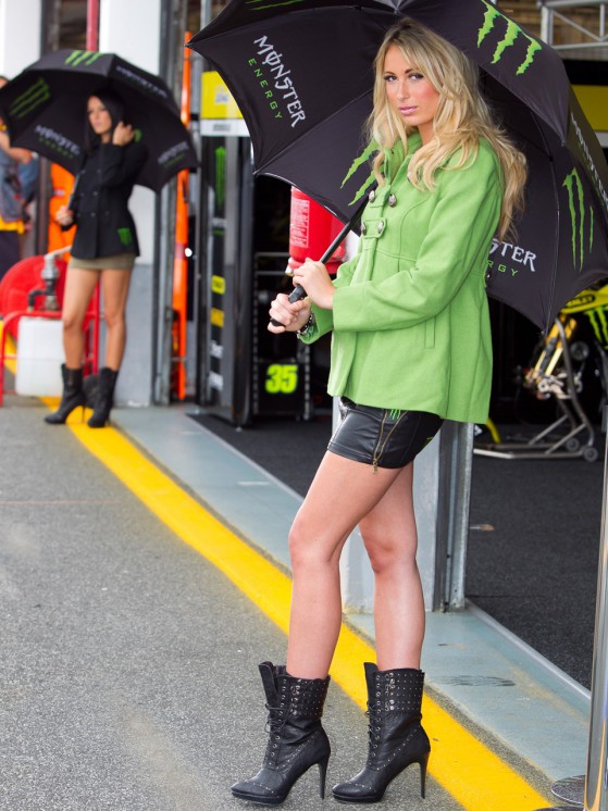 UMBRELLA GIRL'S - Page 68