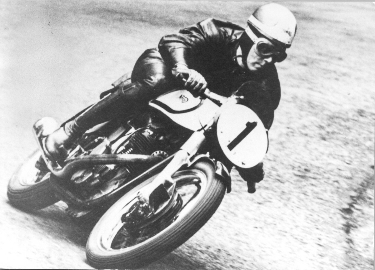 Racing legend Geoff Duke OBE passes away aged 92 | MotoGP™
