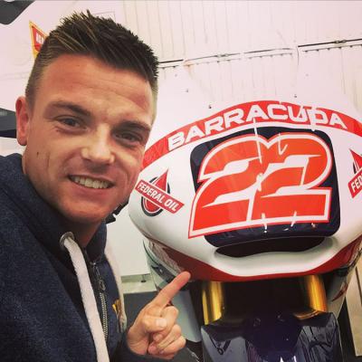 Suzuki unveil 2016 GSX-RR | MotoGP™