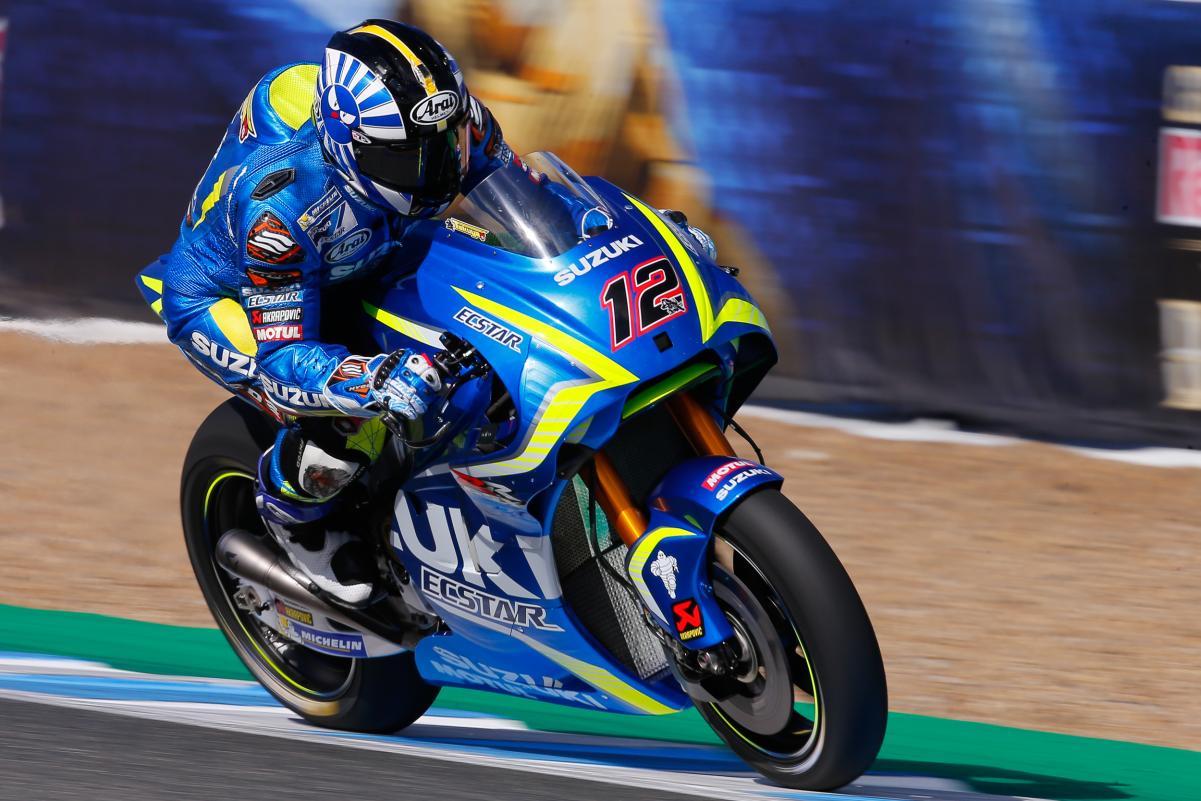 Rossi vs Akira Ryo - Suzuka 2002 (The first ever 4 stroke MotoGP race ...