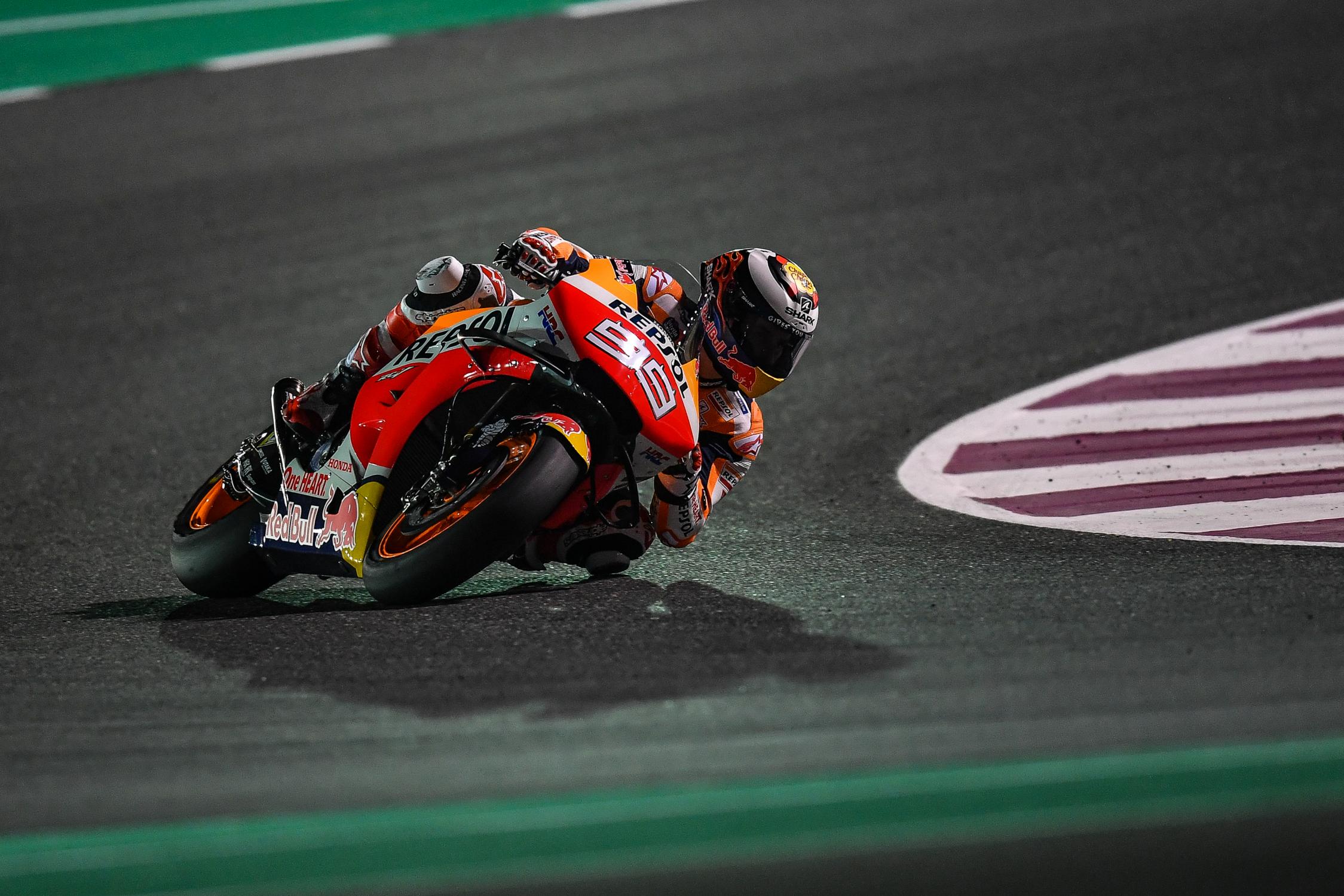 JLo in full Repsol Honda colors under the floodlights : motogp